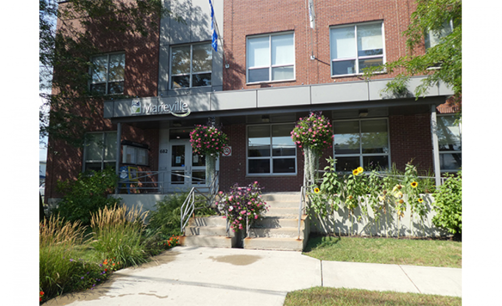 Fleurons du Québec 2021 : la Ville de Marieville reçoit quatre fleurons ...